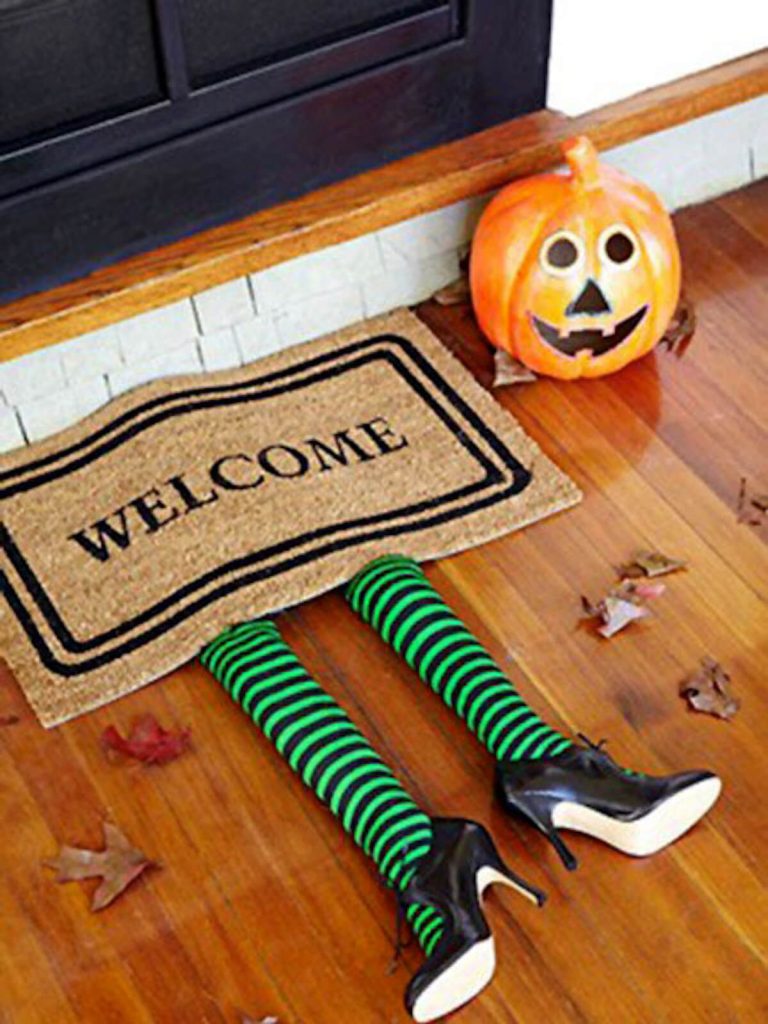 65+ Spooky Halloween Door Decoration Ideas (2024)