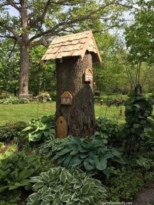 41+ Creative Wood Log and Tree Stump Decorating Ideas