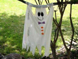 25+ Scary Halloween Decoration Ideas With Trash Bags - FarmFoodFamily