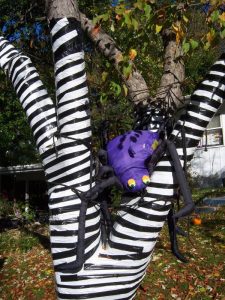 25+ Scary Halloween Decoration Ideas With Trash Bags - FarmFoodFamily