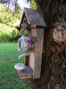 24+ Best DIY Teapot Garden Art & Decor Ideas (2024) - FarmFoodFamily