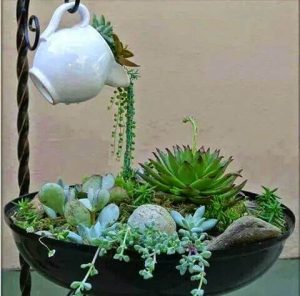 24+ Best DIY Teapot Garden Art & Decor Ideas (2024) - FarmFoodFamily