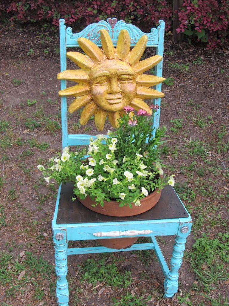 28+ Best Upcycled Chair Planter Ideas to Inspire You (2024)
