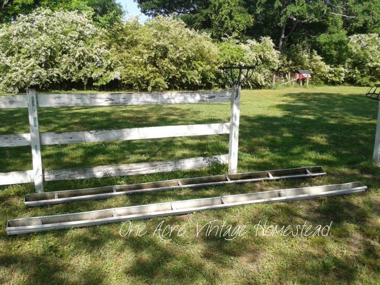 26+ Best DIY Vertical Rain Gutter Garden Ideas For Small Spaces