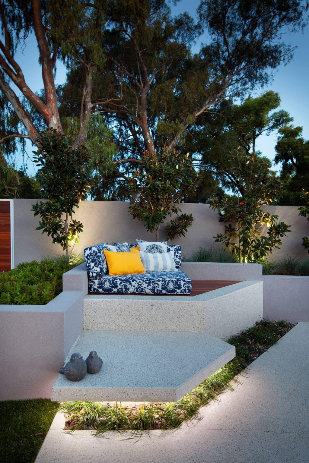 38 Stunning Backyard Seating Ideas to Transform Your Outdoor Space