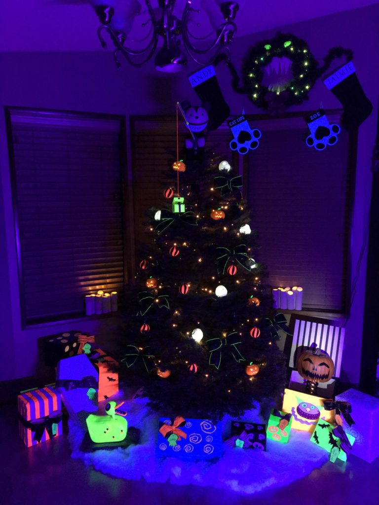 14 Halloween Trees That Will Take Your Love For This Date To Another Level
