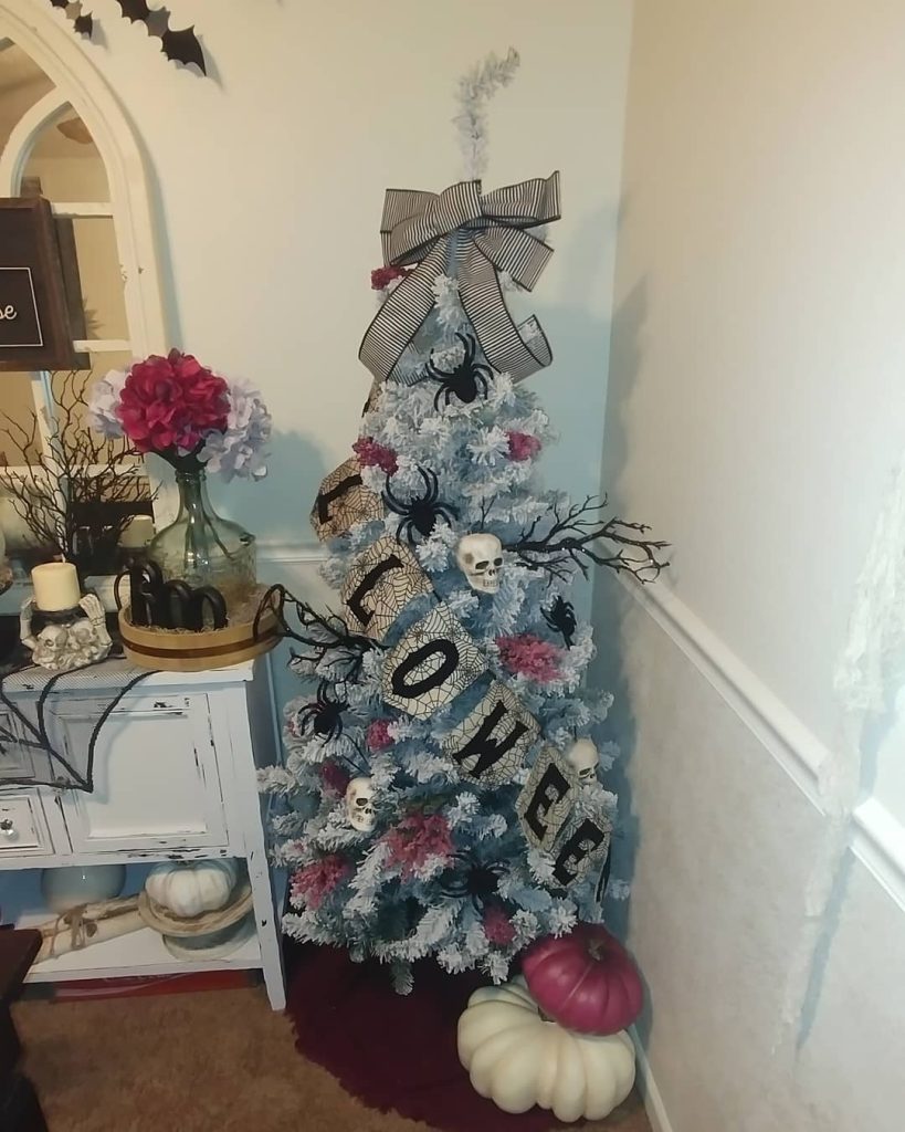 14 Halloween Trees That Will Take Your Love For This Date To Another Level