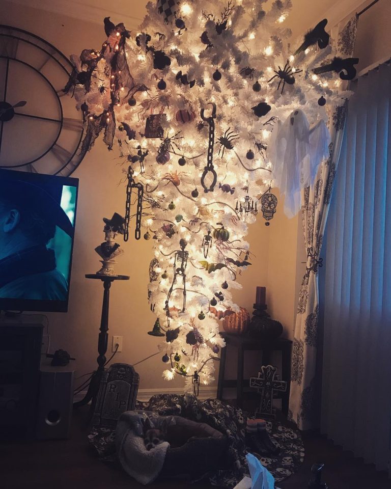 14 Halloween Trees That Will Take Your Love For This Date To Another Level