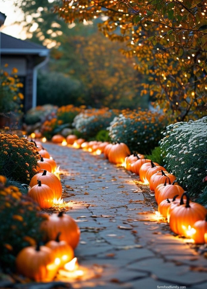 50+ Best Fall Yard Decor Ideas and Designs (Pumpkins, Leaves) For 2024