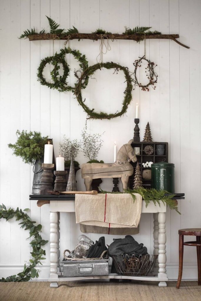 67+ Stunning Christmas Wall Decorating Ideas That Will Wow Your Guests 2024