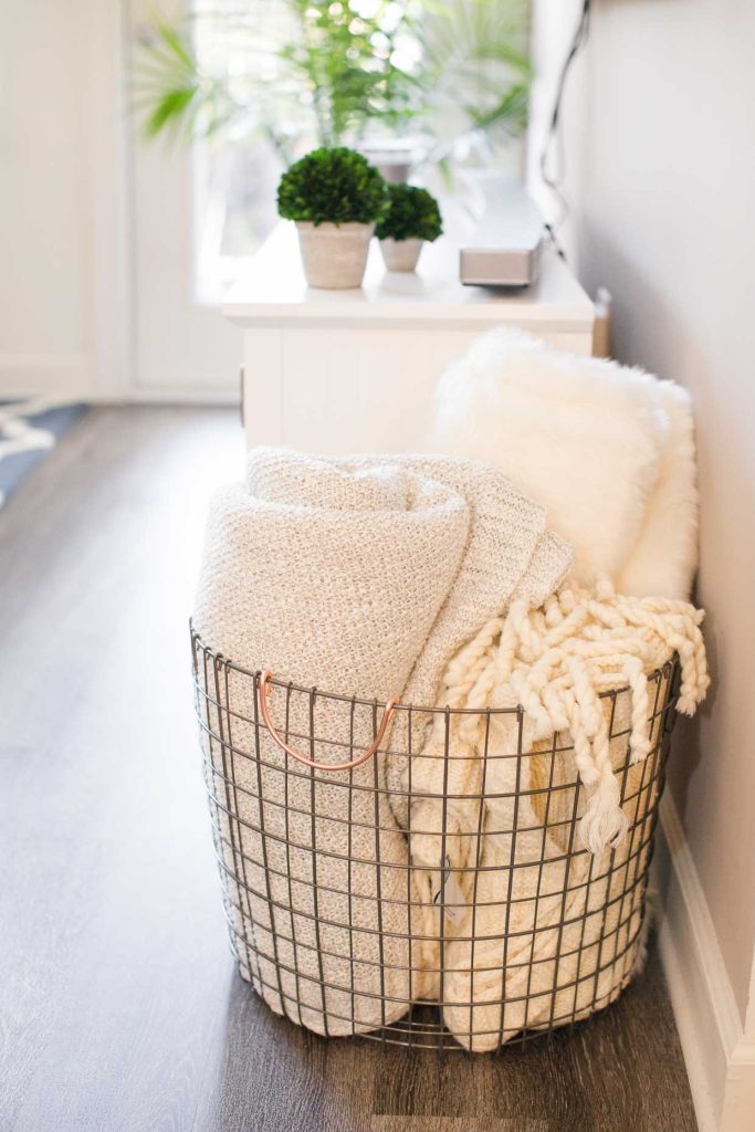 17+ Stunning Farmhouse Storage and Organization Ideas For Your Home