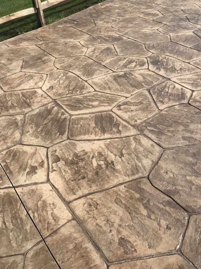 38+ Creative Patio & Garden Floor Decorating Ideas With Patterns For 2024