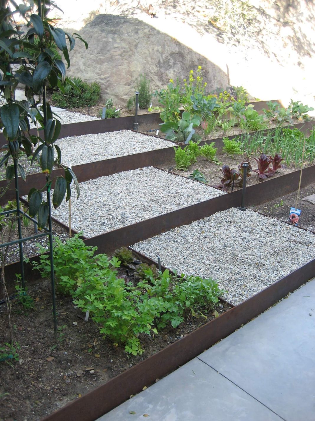 30+ Beautiful Terraced Front Yard Garden Ideas & Designs For 2024