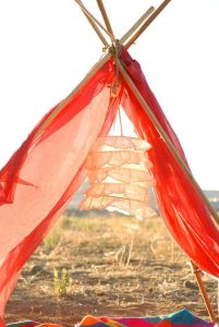 38+ Fun and Easy DIY Tent Ideas & Projects For Your Kids (Indoor & Outdoor)