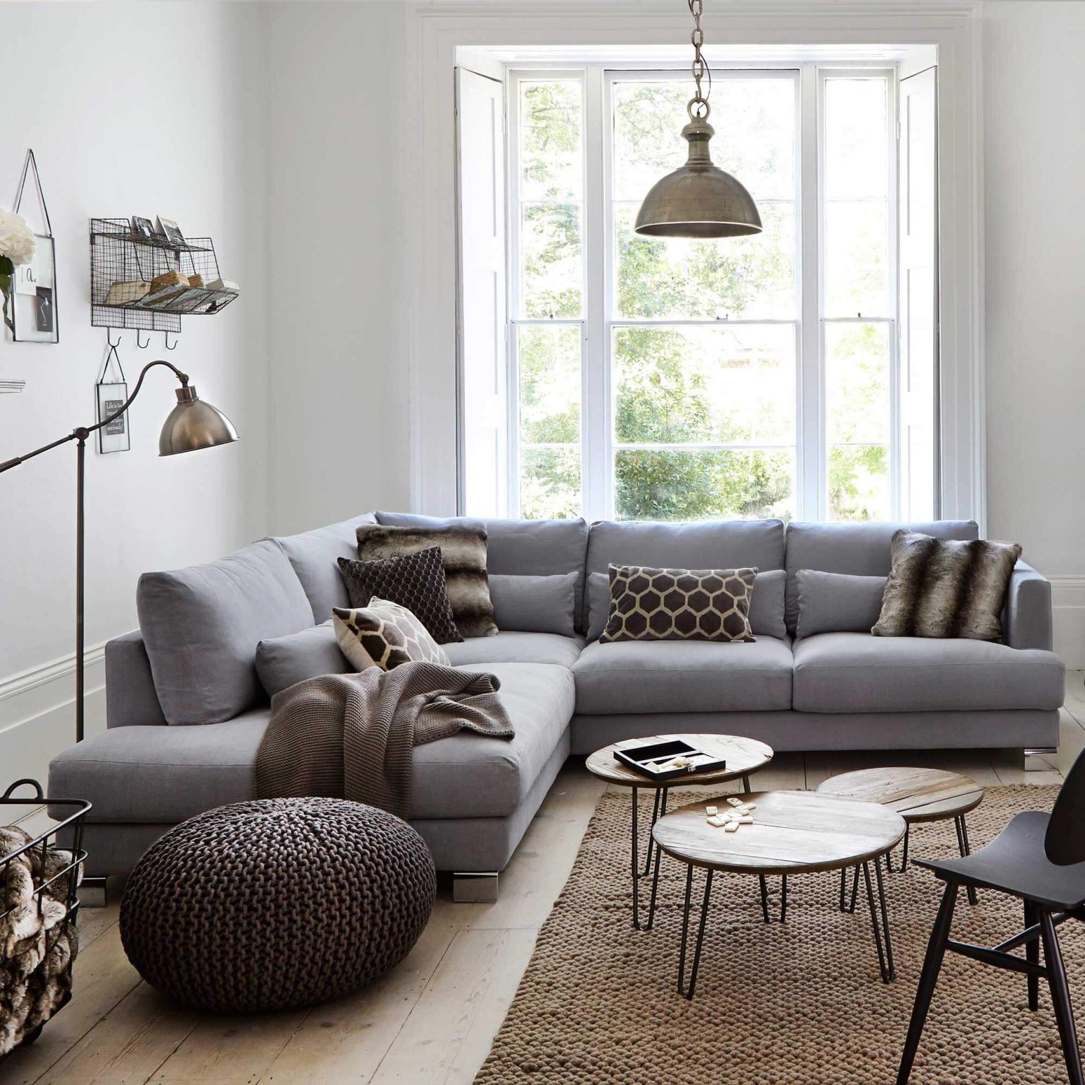 40+ Clever Ways To Decorate An Awkward Corner (Ideas & Designs)