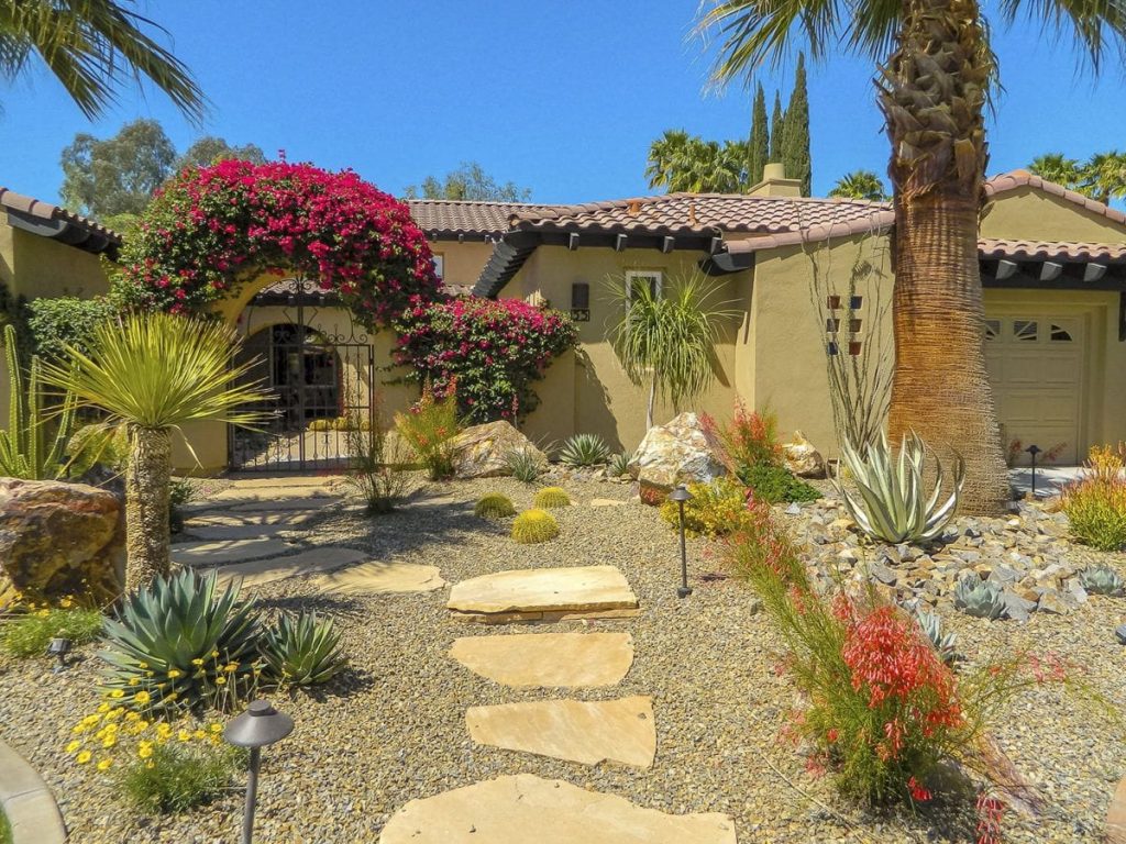 25+ Awesome Arizona Backyard Landscaping Ideas On A Budget (2024)