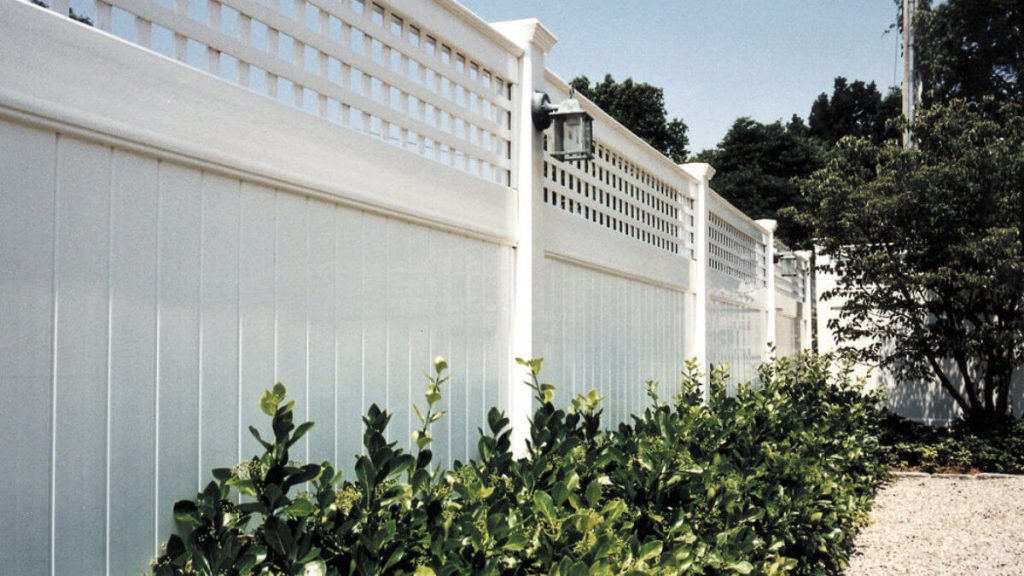 23+ Best Lattice Fence Ideas and Designs For Your Garden and Backyard