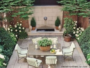 25+ Small Townhouse Backyard Ideas (Deck, Privacy) with Pictures 2024