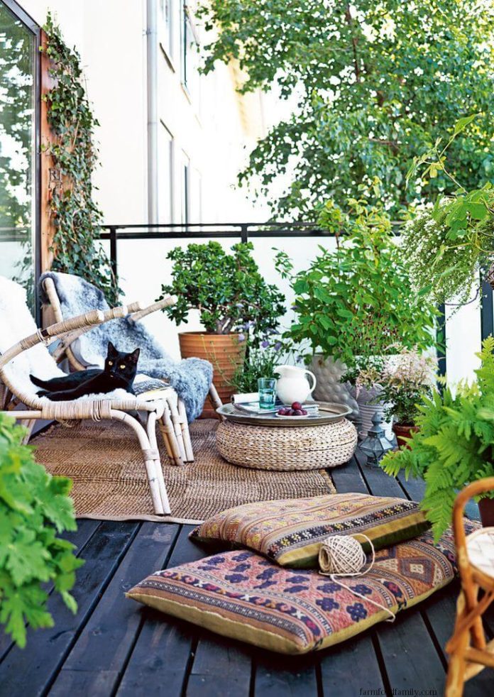 31+ Best Tiny Condo Balcony Patio Ideas & Designs For Privacy 2024