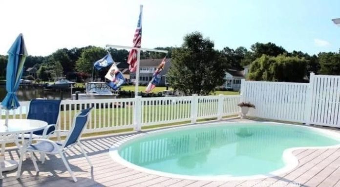 32+ Beautiful Above Ground Pool Deck Ideas & Designs On A Budget