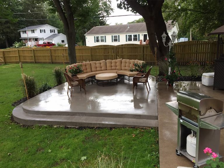 55 Easy and Inexpensive Floating Deck Ideas For Your Backyard (2024)