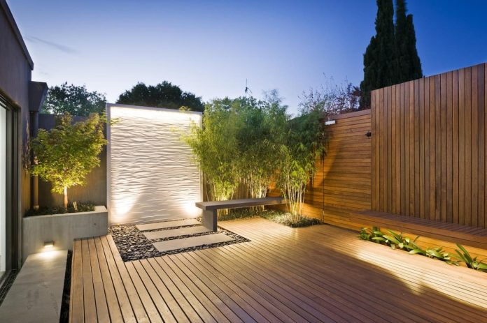 55 Easy and Inexpensive Floating Deck Ideas For Your Backyard (2024)