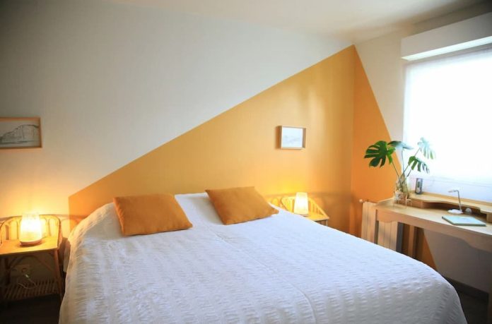 45+ Best Two-color Combinations For Bedroom Walls (Ideas & Designs)