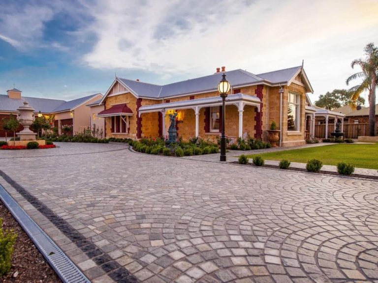 Cobblestone Driveway: Cost, Installation, Pros and Cons, Ideas (2024)