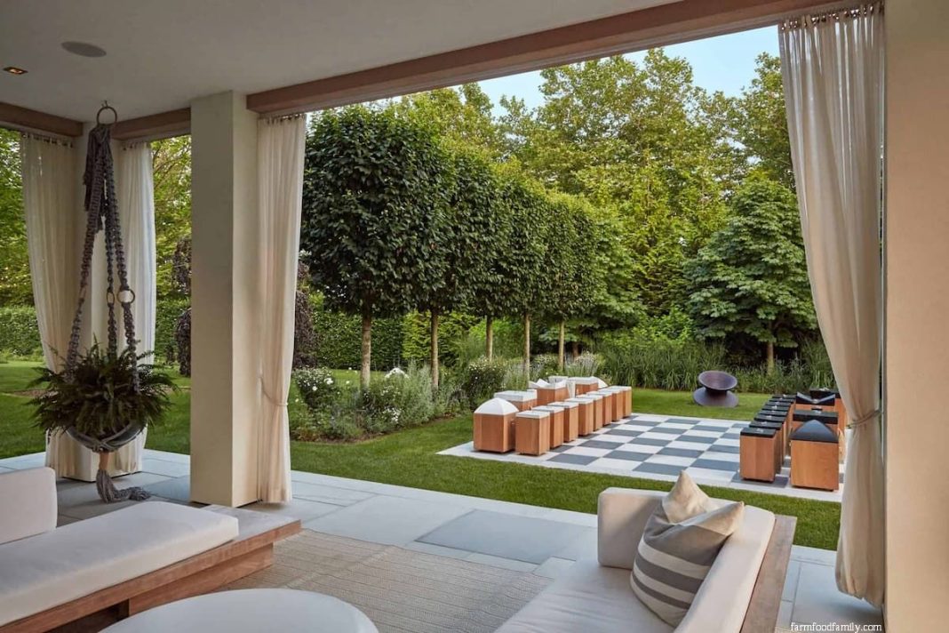 25+ Simple Outdoor Enclosed Patio Ideas & Designs On A Budget