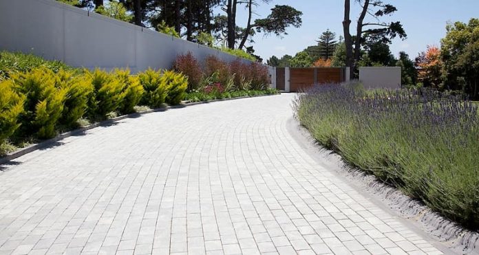 Cobblestone Driveway: Cost, Installation, Pros and Cons, Ideas (2024)