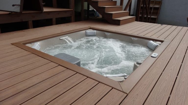 35+ Best Hot Tub Deck Ideas and Designs On A Budget (Photos)