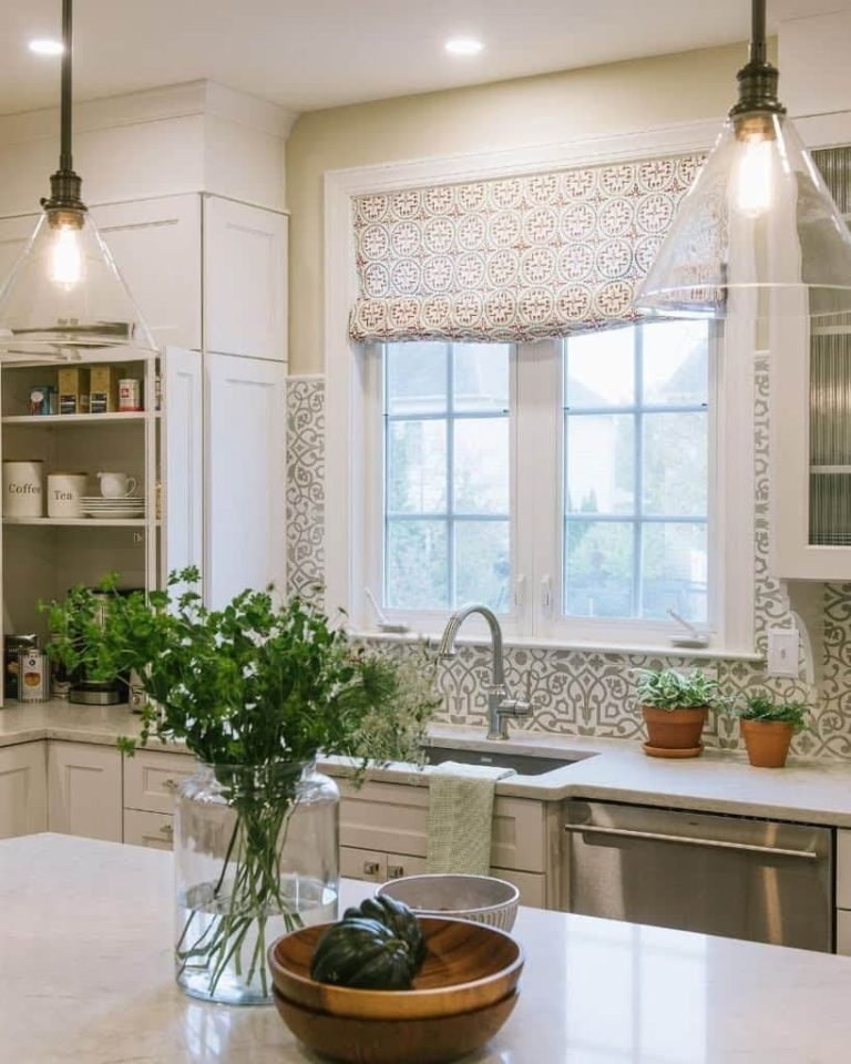 35+ Best Kitchen Window Decor Ideas and Designs (With Pictures)