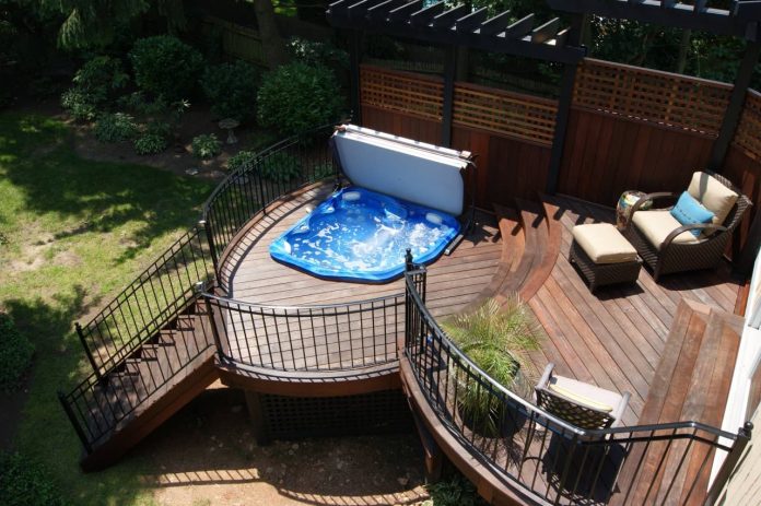 35+ Awesome Deck Steps & Stairs Ideas and Designs (With Pictures)