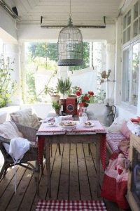 30+ Simple Back Porch Ideas and Designs On A Budget (Pictures)