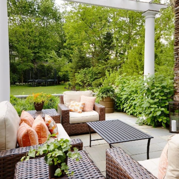 50+ Best Small Front Porch Decor Ideas and Designs On A Budget (2024)