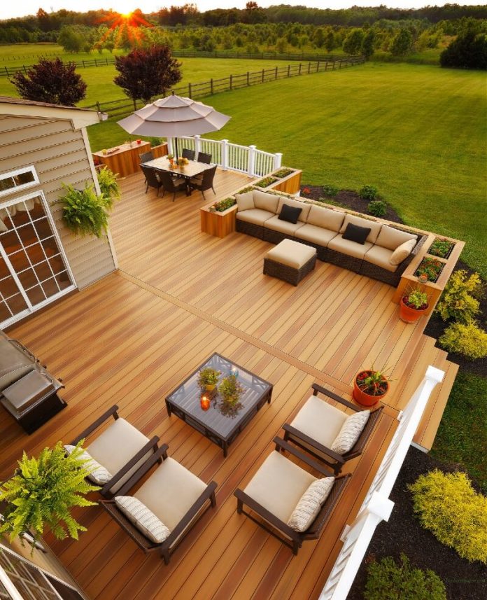 35+ Awesome Deck Steps & Stairs Ideas and Designs (With Pictures)