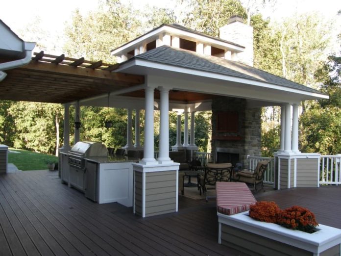 35+ Best Deck Shade Ideas and Designs (With Pictures) For 2024