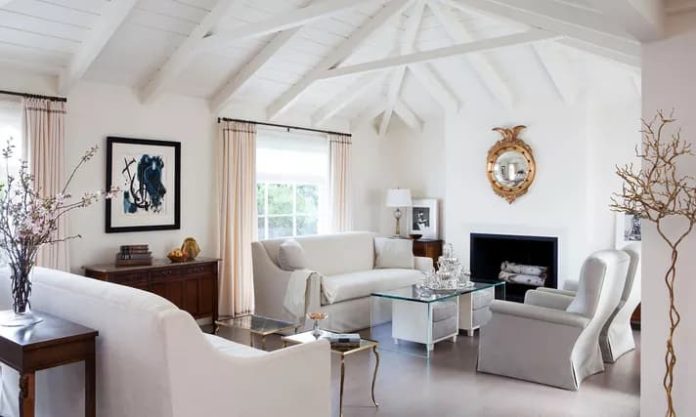 25+ Beautiful White Couch Living Room Ideas and Designs (With Photos)