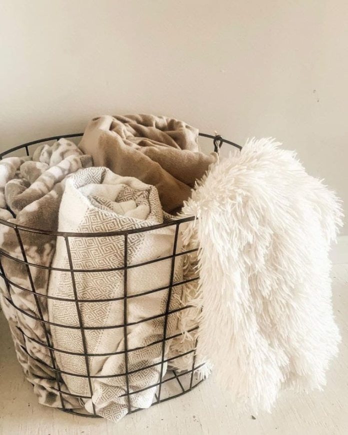 35+ Clever DIY Blanket Storage Ideas For Small Spaces & Closets (2024)