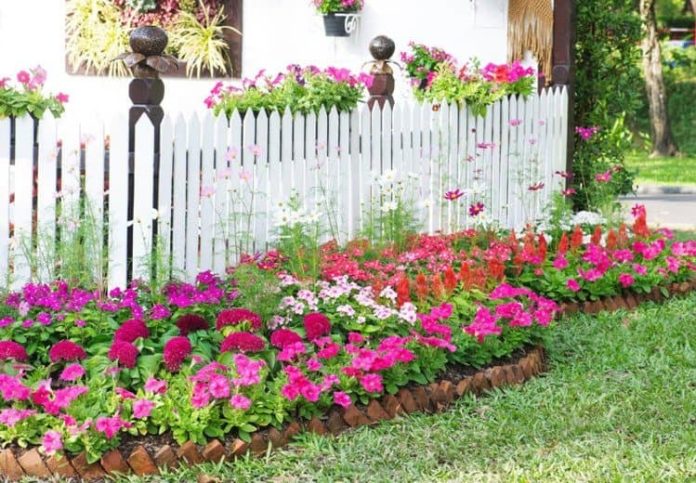 45+ Gorgeous Flower Bed Ideas and Designs (With Pictures)