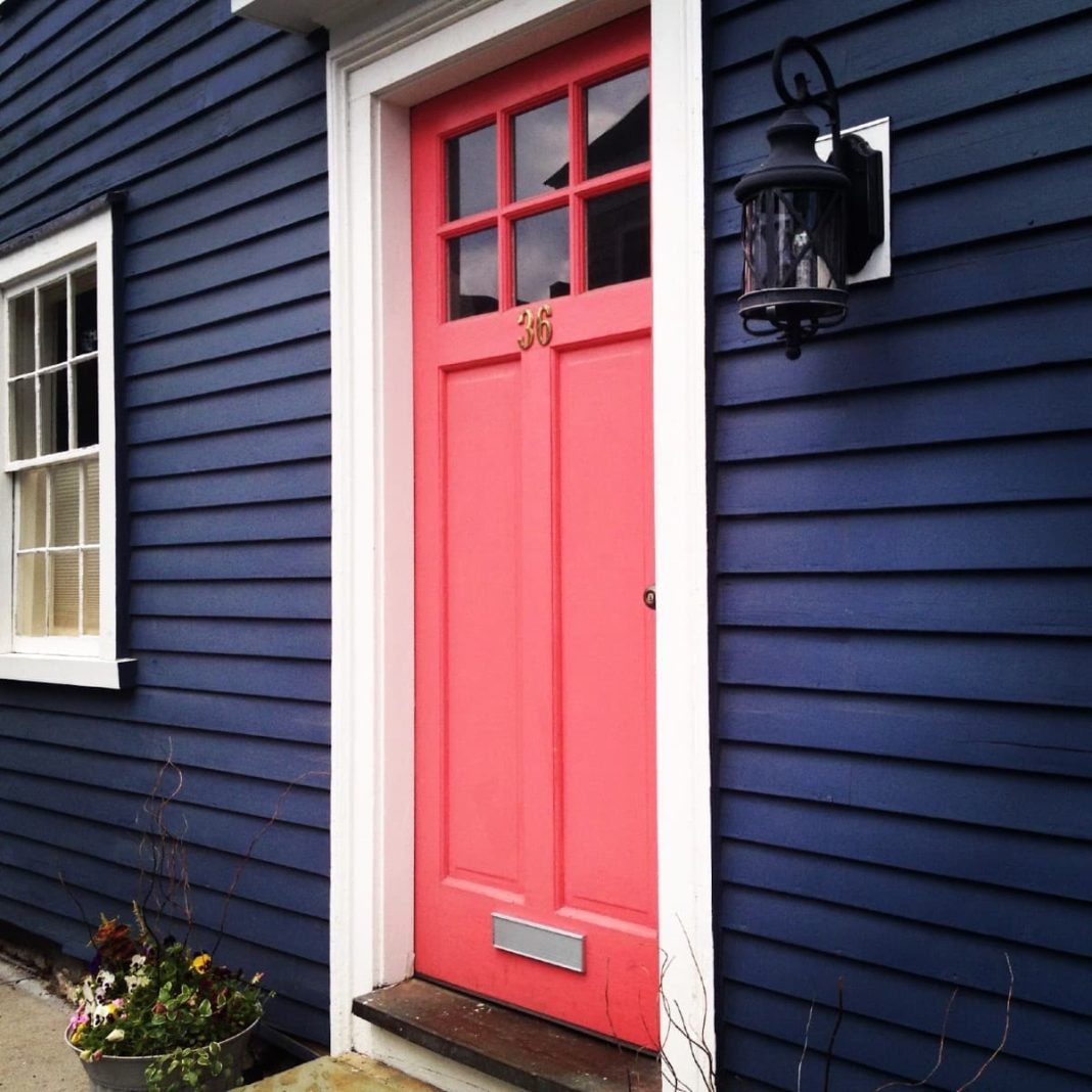 25+ Best Front Door Colors For A Blue House (Ideas and Designs)