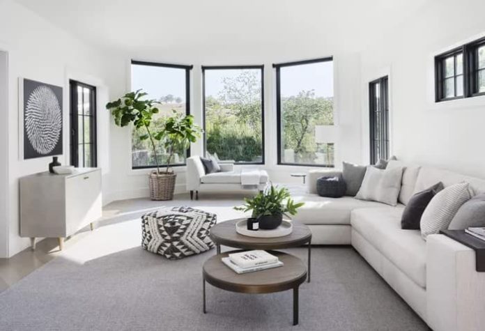 25+ Beautiful White Couch Living Room Ideas and Designs (With Photos)