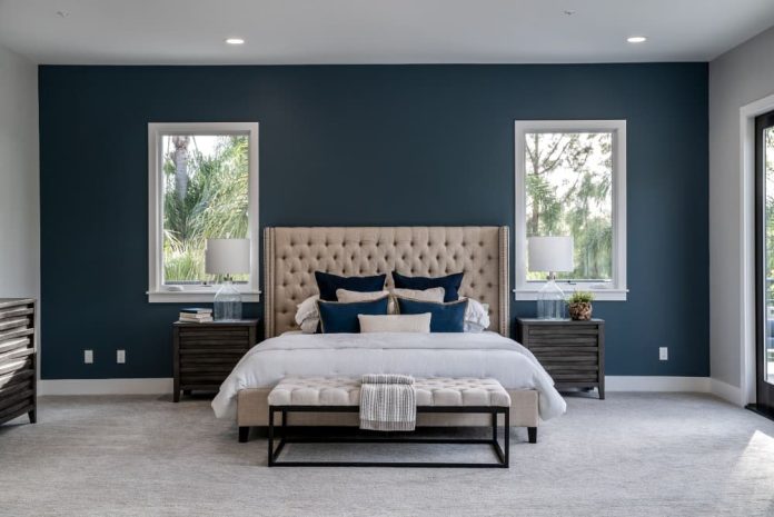 What Color Accent Wall Goes with Gray? (16 Options) - FarmFoodFamily