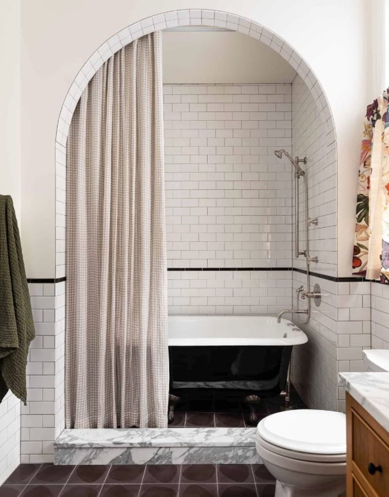35+ Best Bathroom Shower Curtain Ideas and Designs (With Photos)