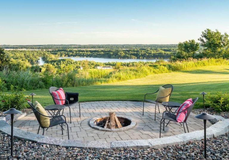 13 Stunning Minnesota Landscaping Ideas for Your Home (With Pictures)