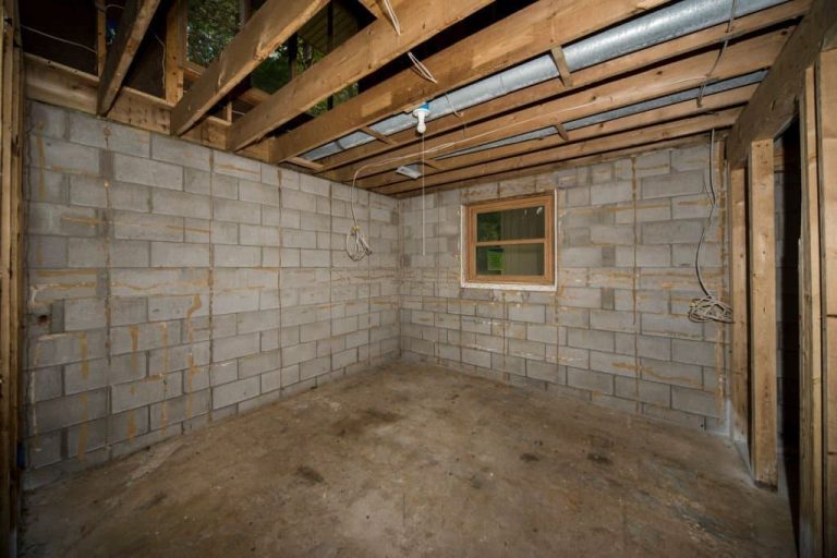 20+ Inexpensive Basement Wall Ideas and Designs (With Pictures)