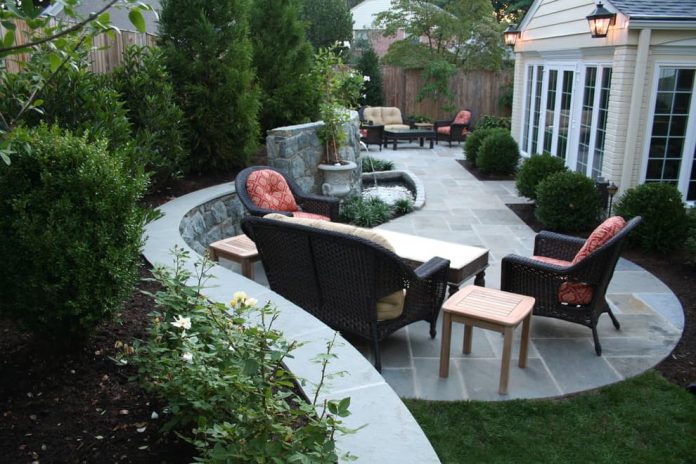20 Stunning Flagstone Patio Ideas and Designs (With Pictures)