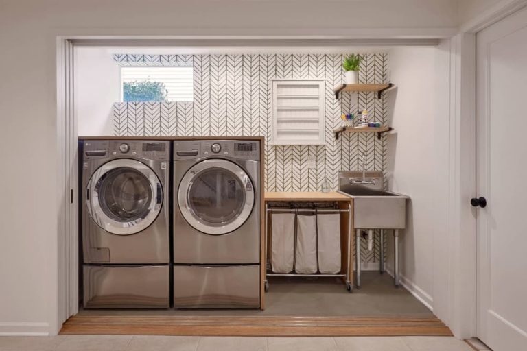 33 Best Laundry Room Sink Ideas and Designs (Photos) for 2024