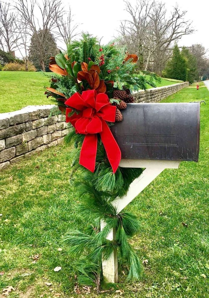 25 Creative Christmas Mailbox Decorating Ideas & Designs (Photos)