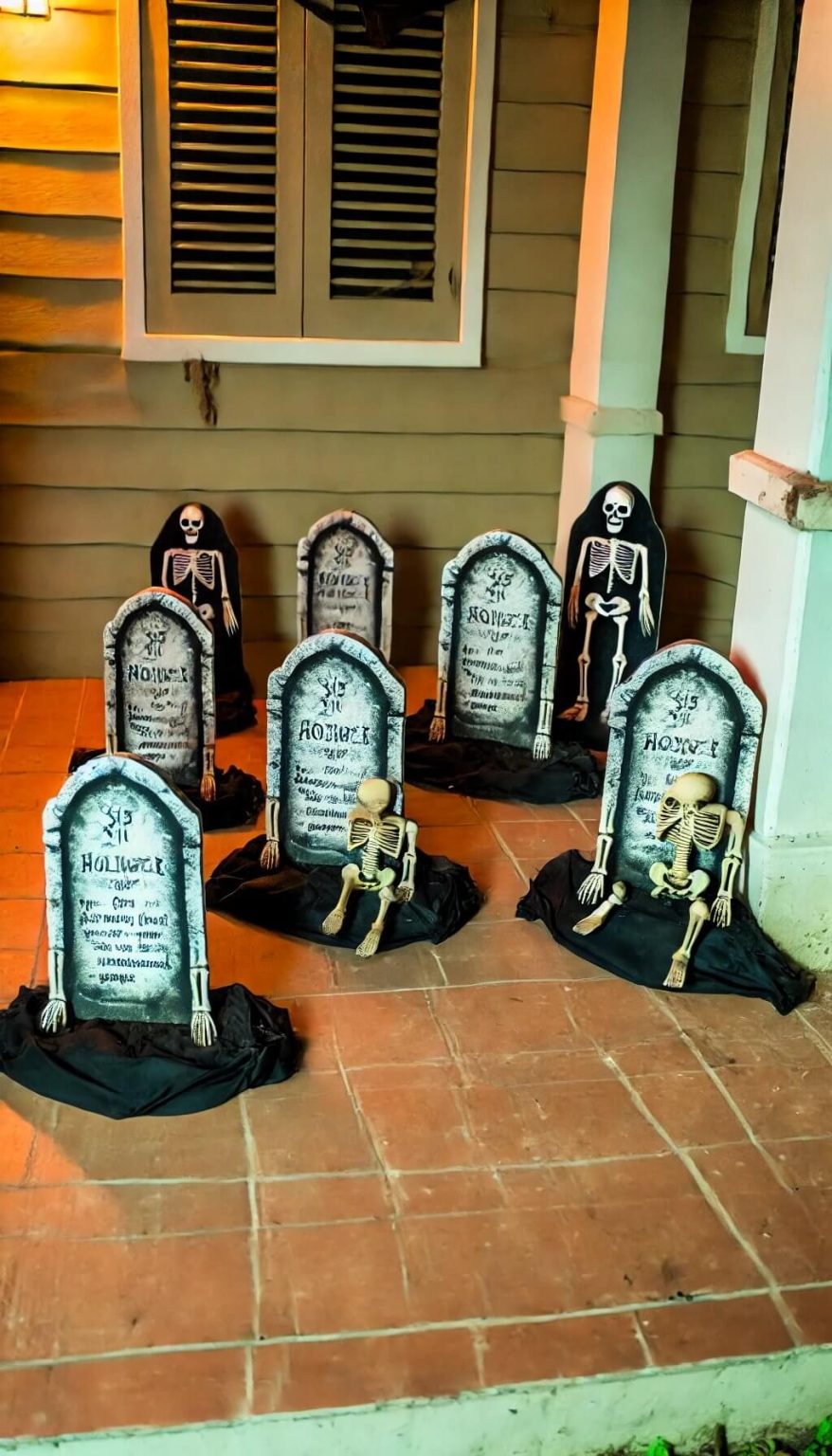 71+ Spooky Front Porch Ideas for a Haunted Halloween (2024)